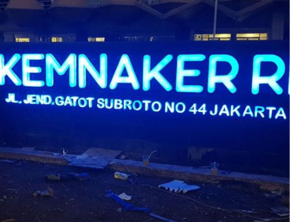 Jasa Pembuatan Totem Sign Perumahan - Semesta Advertising