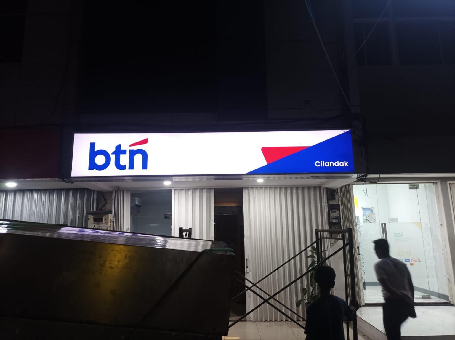 Pembuatan Neon Box Persegi Panjang - Jasa Pasang Spanduk, Umbul-Umbul ...